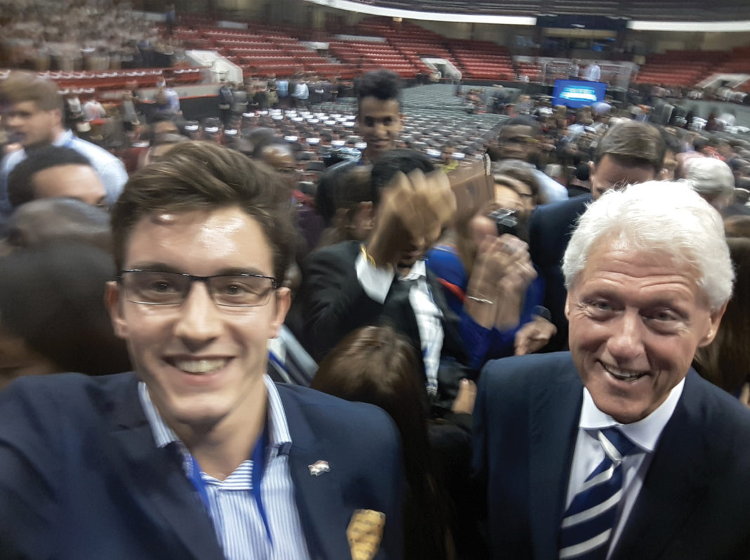 Luka Ignac meets Bill Clinton - The DePauw